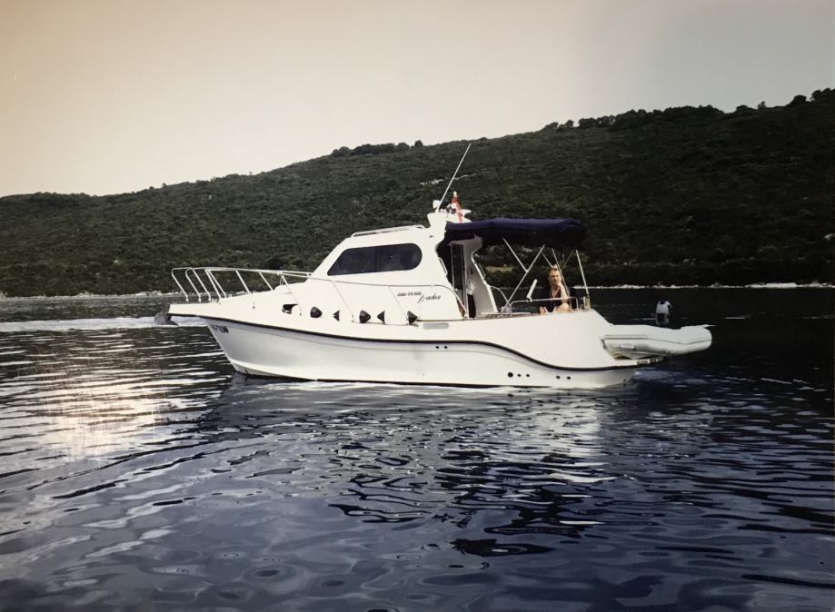 Brod Damor Fjaka 800