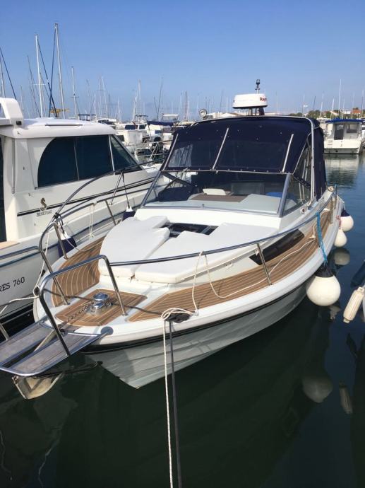 Brod Fjord 24, u izuzetno dobrom stanju, restauriran prije godinu dana