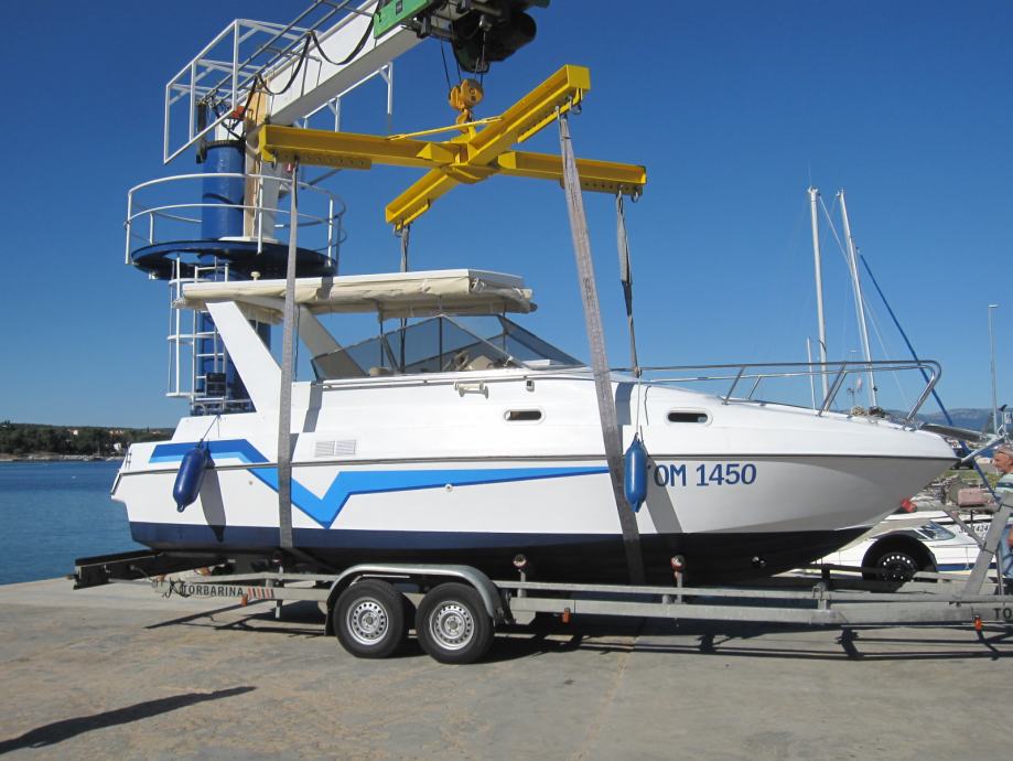 Brod - gliser s kabinom 7,75 m