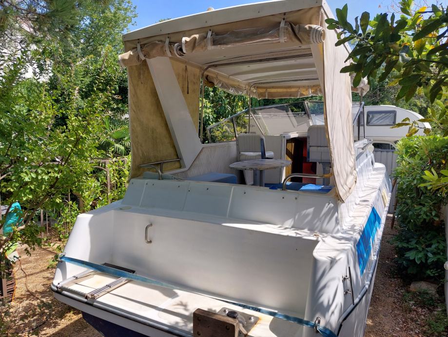 Brod - gliser s kabinom 7,75 m