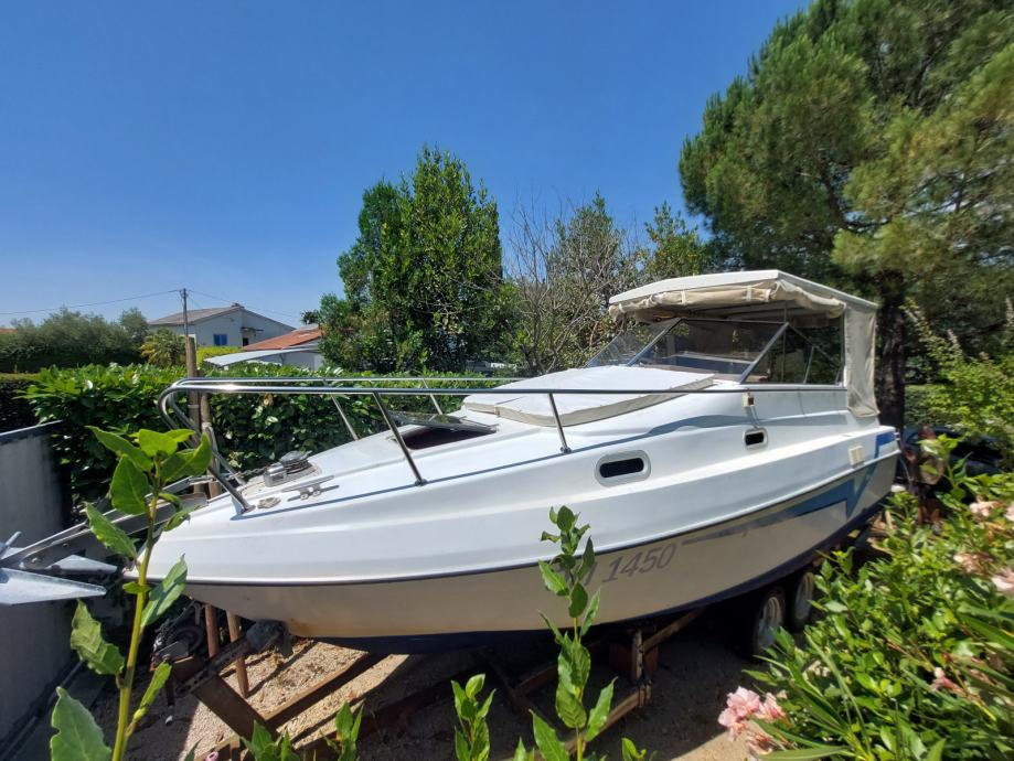 Brod - gliser s kabinom 7,75 m