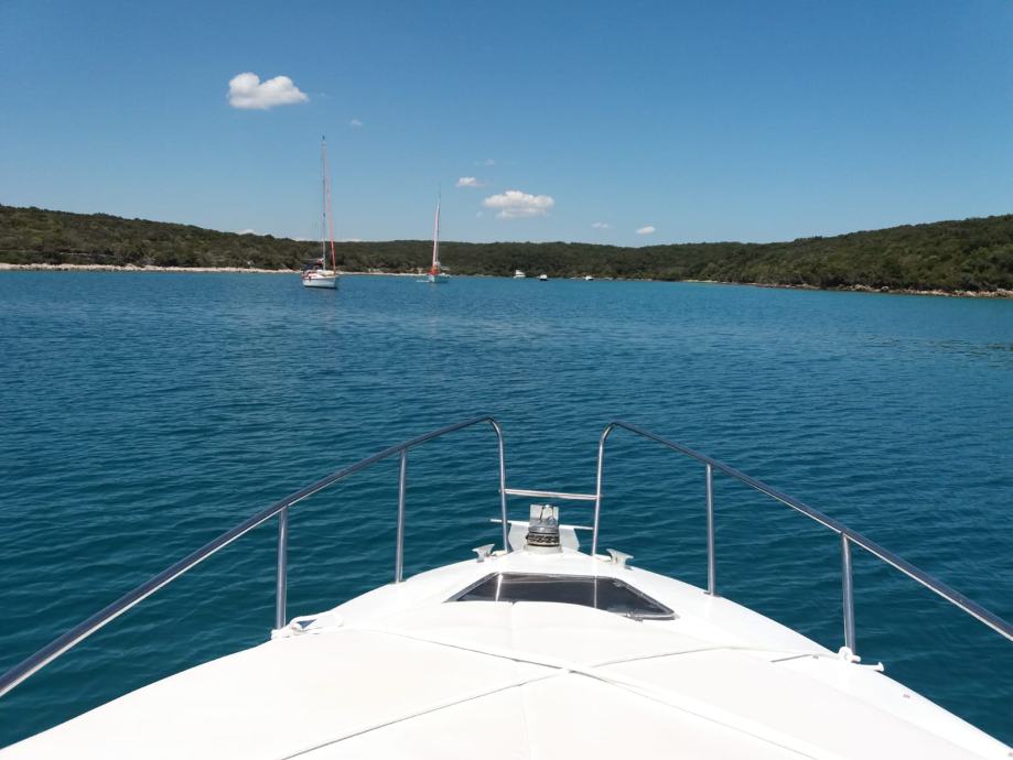 Brod - gliser s kabinom 7,75 m