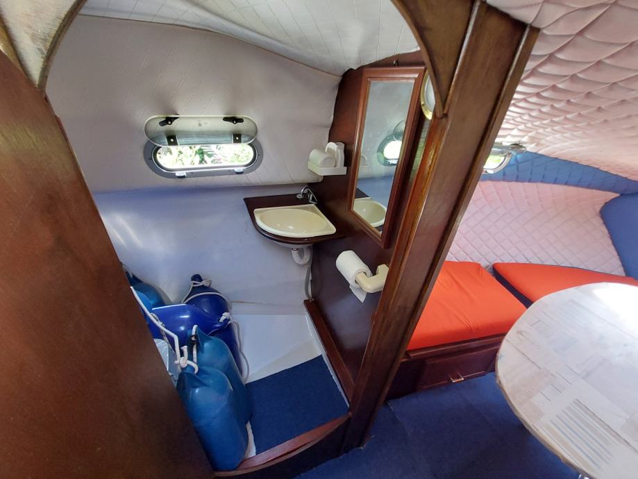 Brod - gliser s kabinom 7,75 m