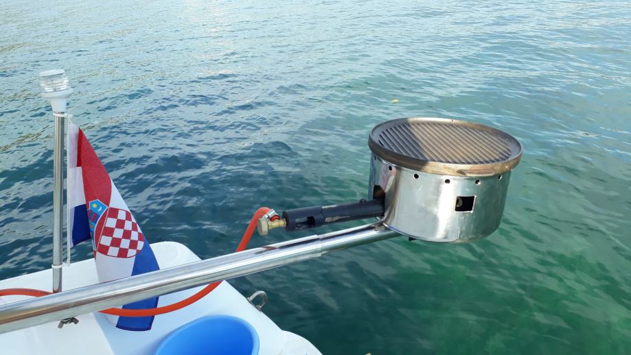 Brod - gliser s kabinom 7,75 m