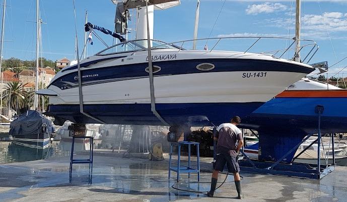 Crownline 250, Gliser 8 m, Cabin Cruiser, Motor Yacht, Sport Boat