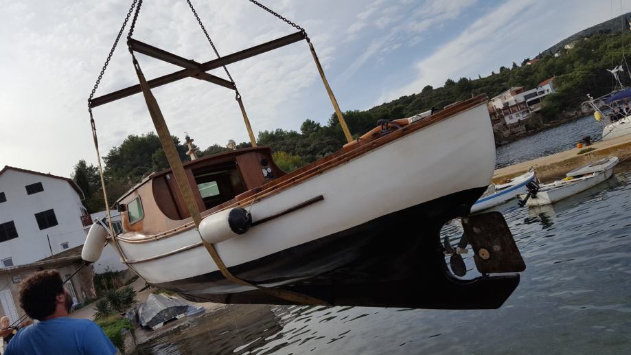 drveni brod Guc sa kabinom 6m