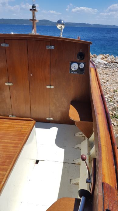 drveni brod Guc sa kabinom 6m