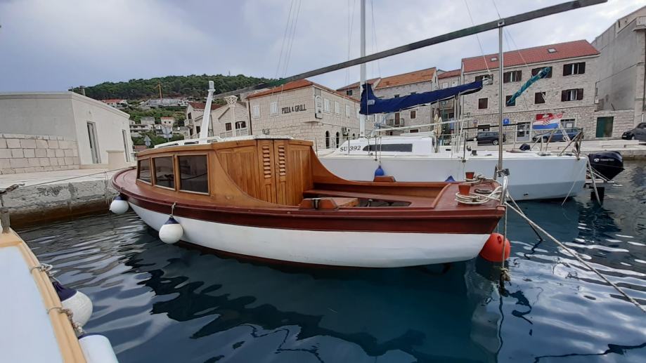 Drveni brod sa kabinom, 6m