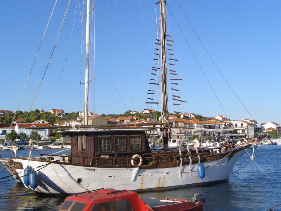 drveni jedrenjak