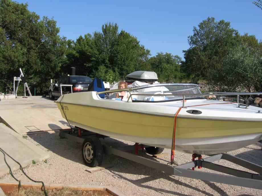 elan gt 070, yamaha 60 , 2500 eur