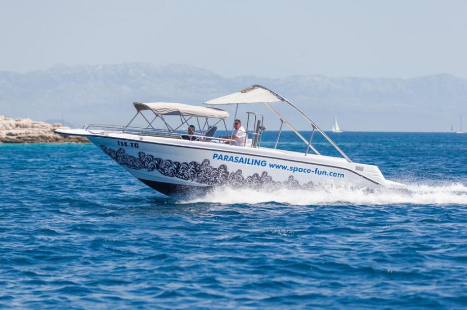 Brod/gliser za prijevoz putnika i vuču padobrana