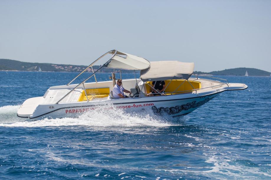 Brod/gliser za prijevoz putnika i vuču padobrana