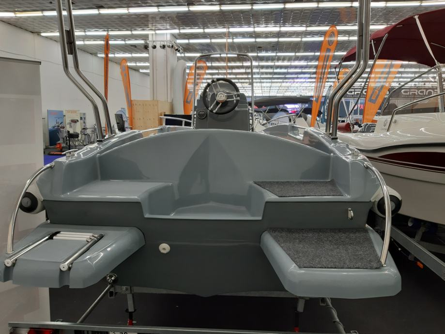 gliser trimaran manta 19