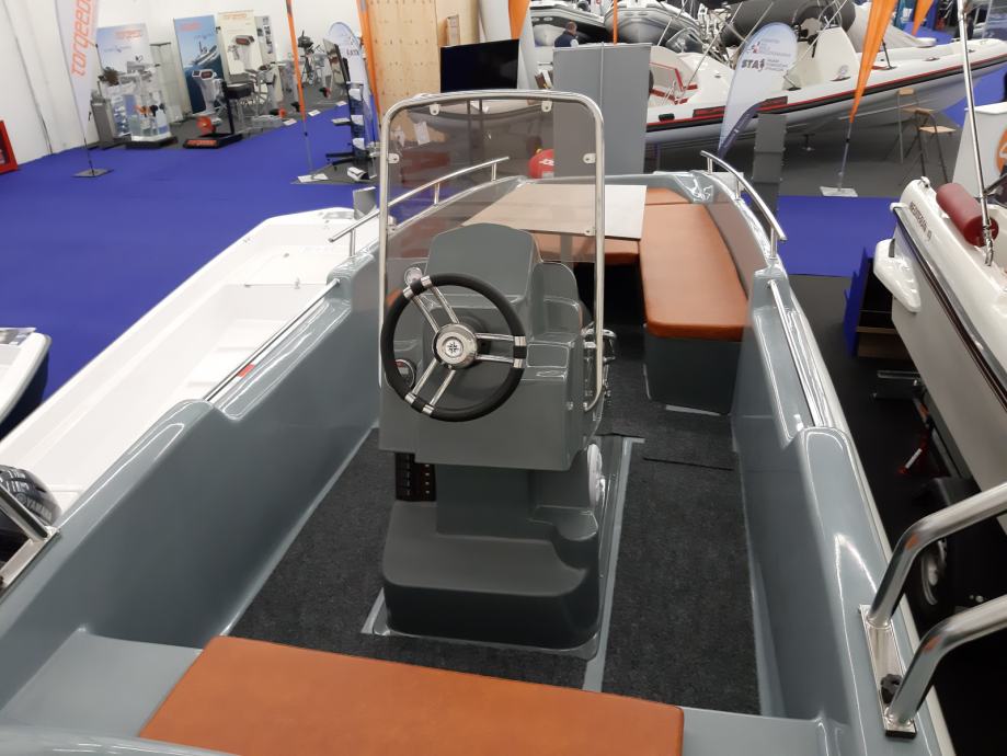 gliser trimaran manta 19