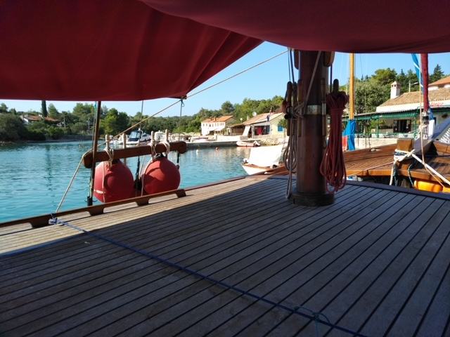 Maybe - Betina prekrasan brod za uživanje