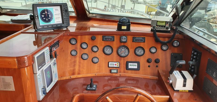 MOTORNA JAHTA 14M 2*VP TAMD63