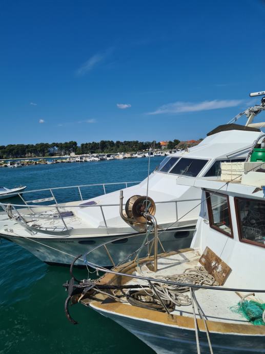 Motorna jahta brodica