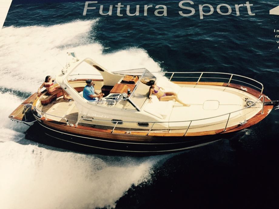 MOTORNI BROD RETRO MODERN STYLE