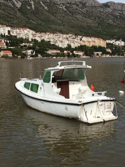 Prodaje se Maestral 700 Greben Vela Luka