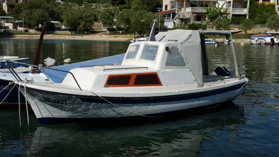 Prodajem brod Gradac