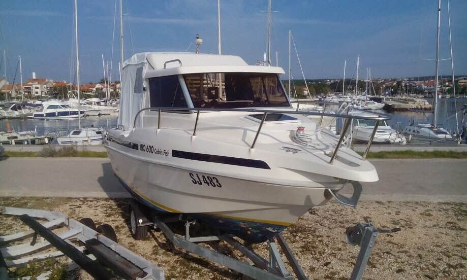 Prodajem fisherman Rio cabin fish 600