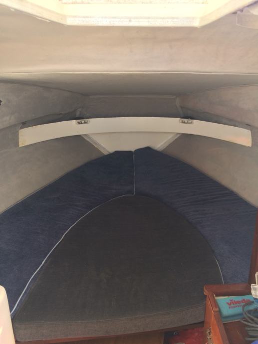 AKCIJA SPUŠTENO NA 9000 EURA Prodajem gliser Lady Solaria 600