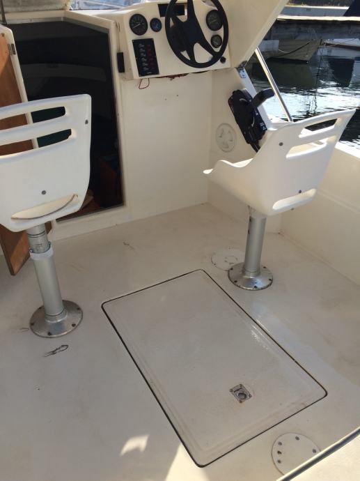 AKCIJA SPUŠTENO NA 9000 EURA Prodajem gliser Lady Solaria 600