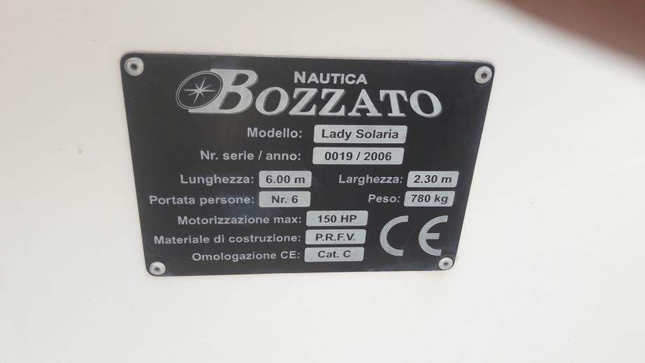 AKCIJA SPUŠTENO NA 9000 EURA Prodajem gliser Lady Solaria 600