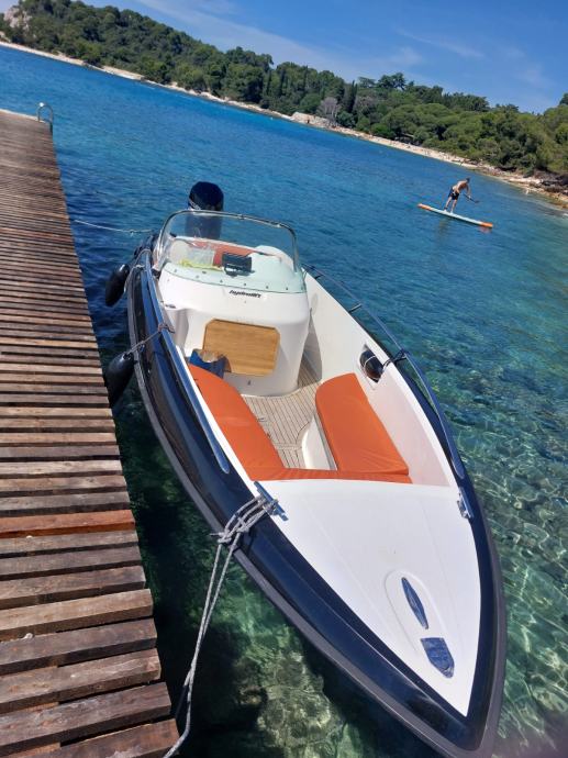 Prodajem prekrasni unikatni gliser