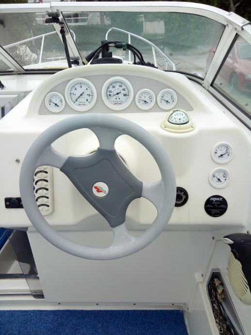 PRODAJEM QUICKSILVER FLAMINGO 620