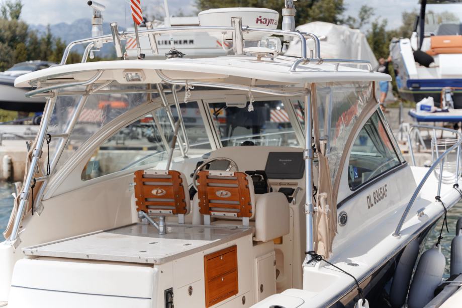 Pursuit Drummond Island Runner /34.5 feet/ sa ili bez motora