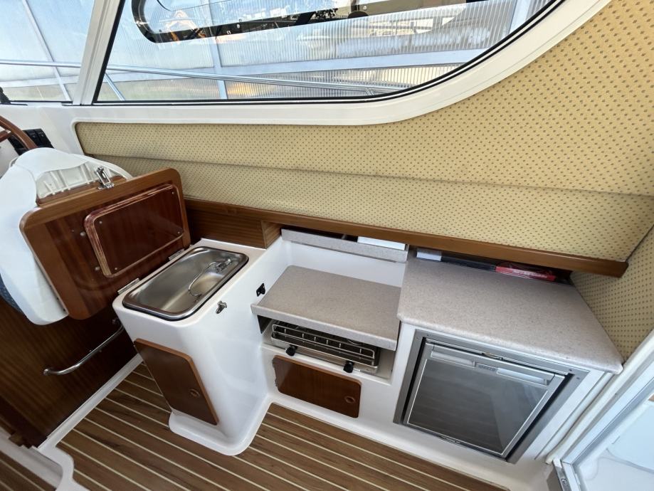 Quicksilver 700 Weekend Cummins diesel 379 sati ***Pronautika***