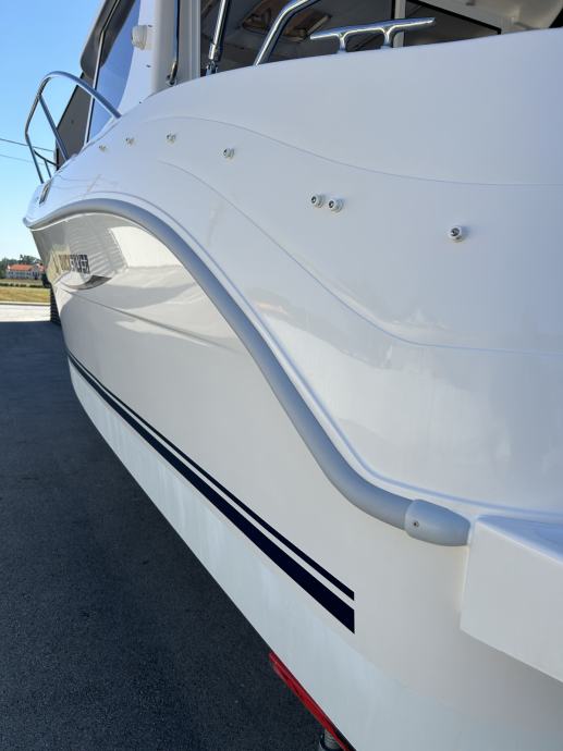 Quicksilver 700 Weekend Cummins diesel 379 sati ***Pronautika***