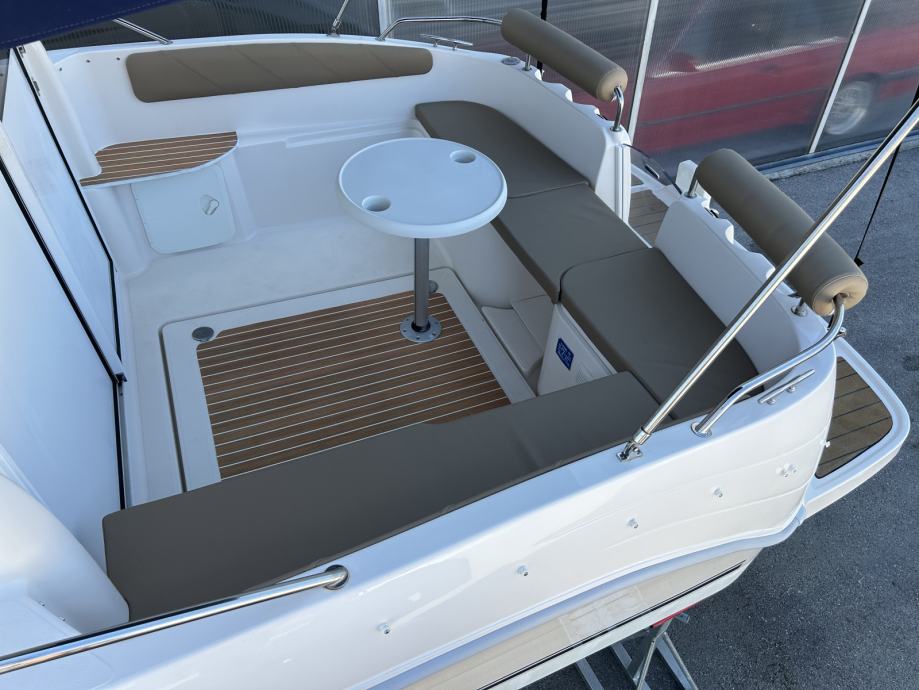 Quicksilver 700 Weekend Cummins diesel 379 sati ***Pronautika***