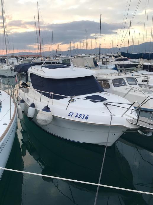 Quicksilver 700 Weekend u odličnom stanju, spreman za plovidbu
