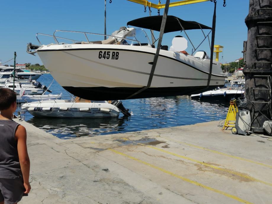 Quicksilver Active 755 WA 2015 god, motor Suzuki 220 kw