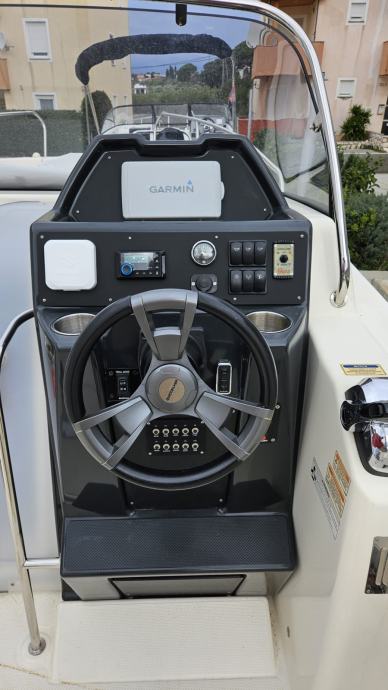 Quicksilver Active 755 WA 2015 god, motor Suzuki 220 kw