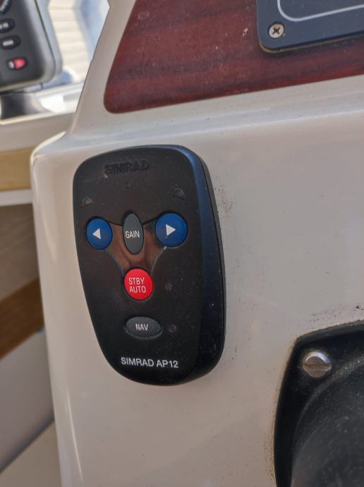 Arvor 200 auto pilot duple komande solar servo volan