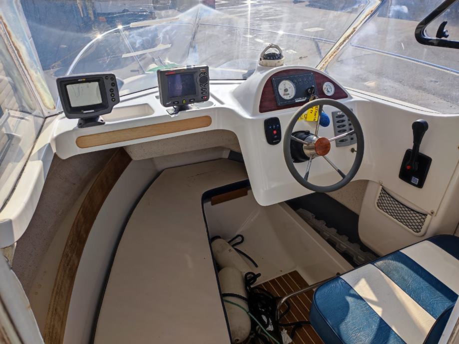 Arvor 200 auto pilot duple komande solar servo volan