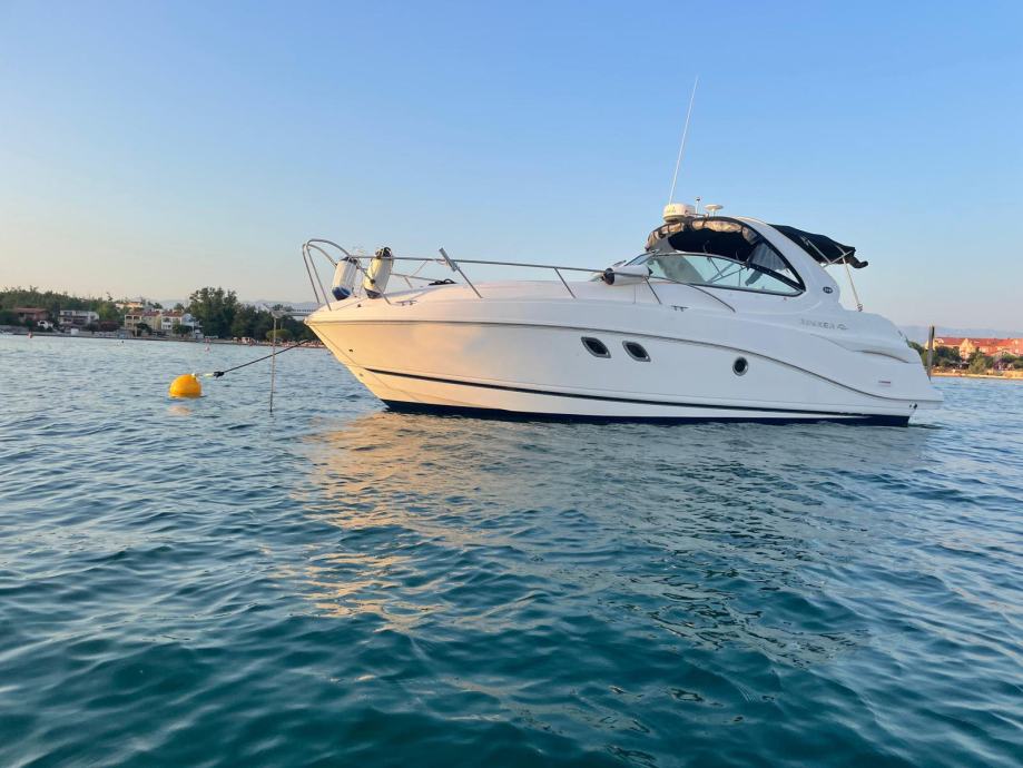 Rinker 310 Express Cruiser