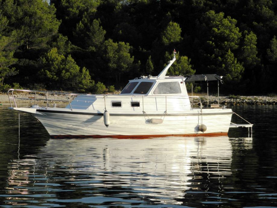 UGODNO PRODAJEM BROD ADRIA 790