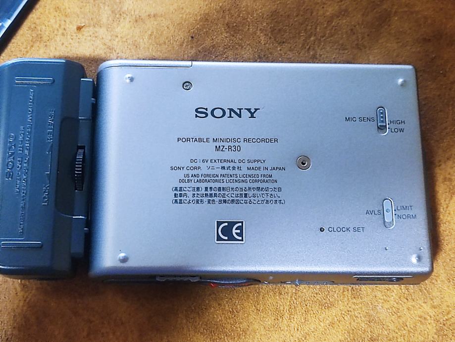 SONY MZ R30 mini disc portable recorder