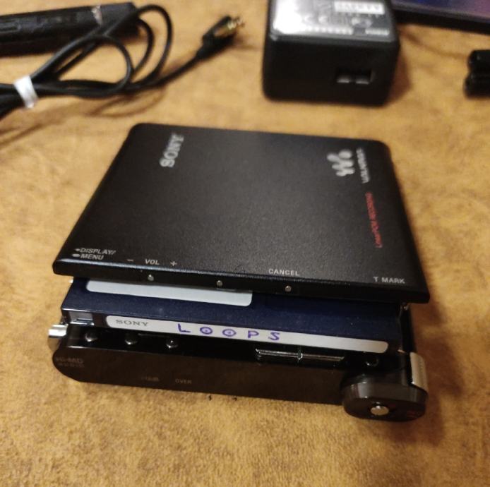 SONY MZ RH1 mini disc walkman snimač