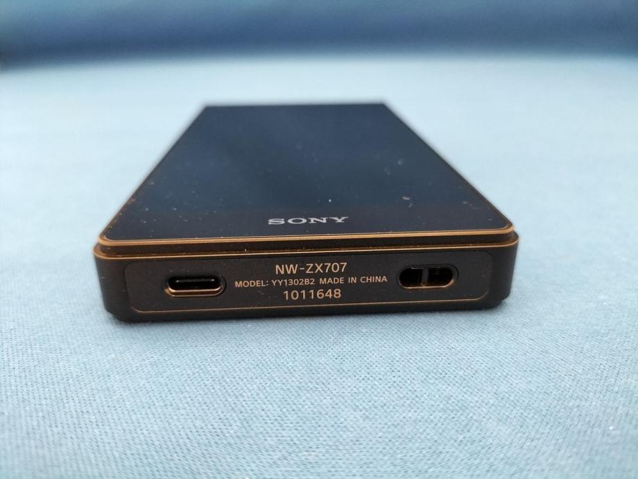 SONY WALKMAN NW-ZX707 64GB Hi-Res ZX Series Audio Player Crni Iz Japan
