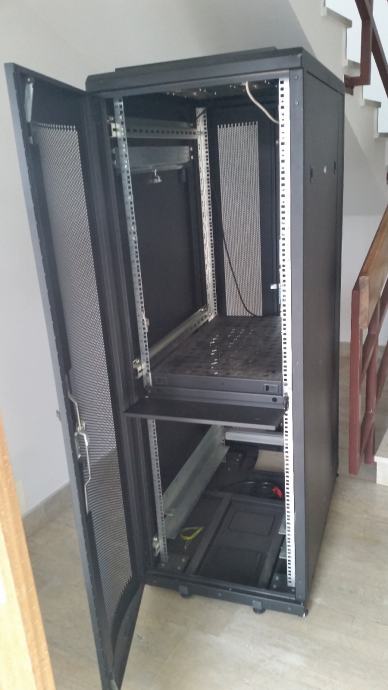 Komunikacijski server ormar Digitus, kao nov, 1800 kn