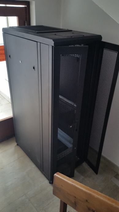 Komunikacijski server ormar Digitus, kao nov, 1800 kn