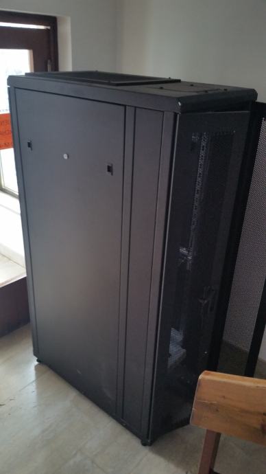 Komunikacijski server ormar Digitus, kao nov, 1800 kn