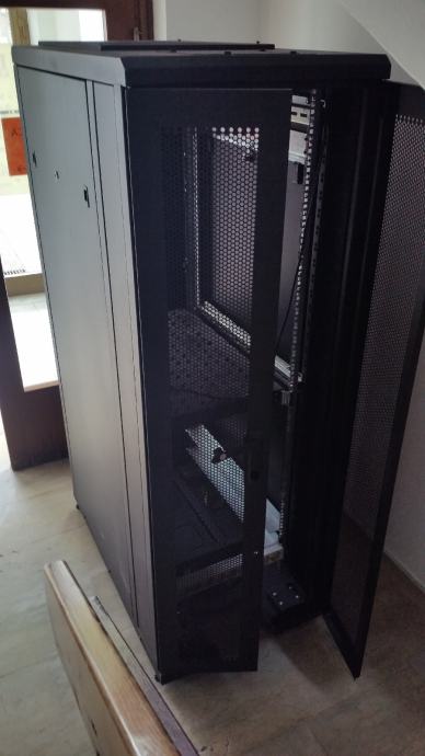 Komunikacijski server ormar Digitus, kao nov, 1800 kn