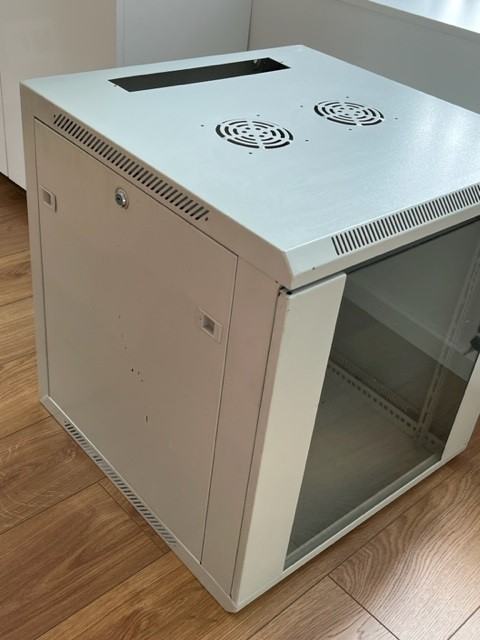 Server ormar/rack (60x60 cm)