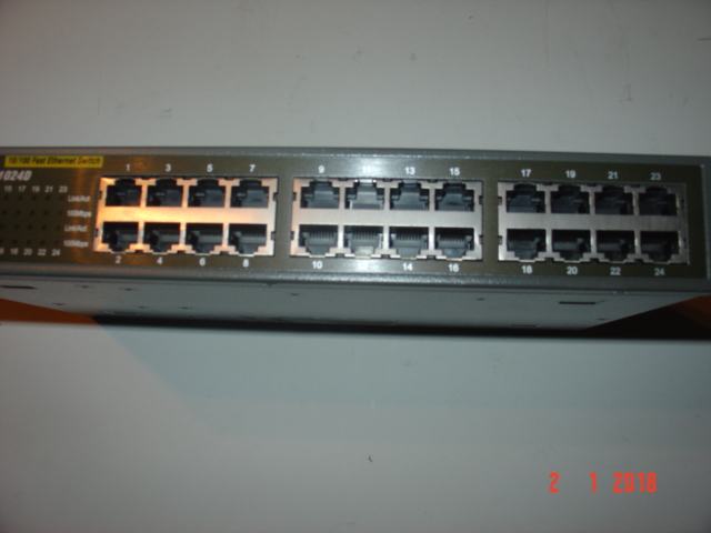 LAN 24 i 8 - PORT ETERNET FAST DESKTOP SWITCH / MREŽNI PREKLOPNIK